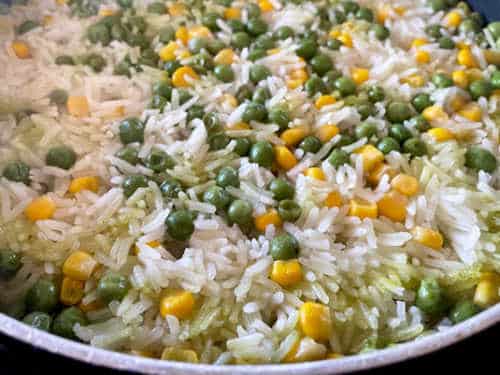 Arroz con Cilantro, Maíz y Arvejas - AntojandoAndo