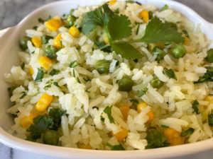 Arroz con Cilantro, Maíz y Arvejas - AntojandoAndo